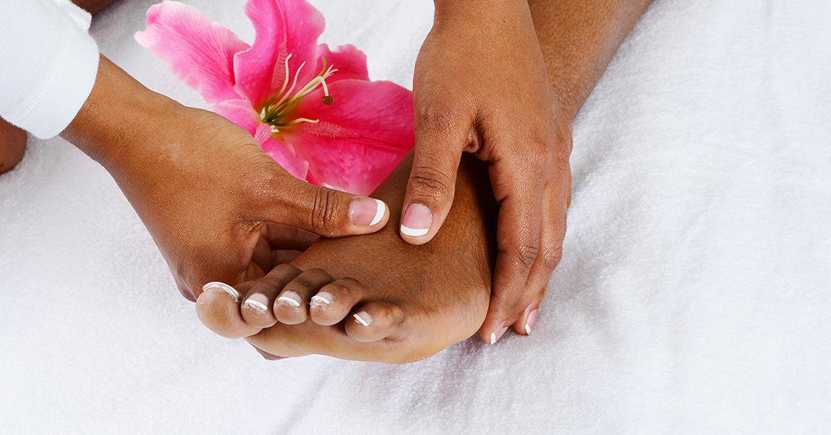 J$2,999 for a 30-Minute Pedicure + 10-Minute Reflexology Massage - Gustazos